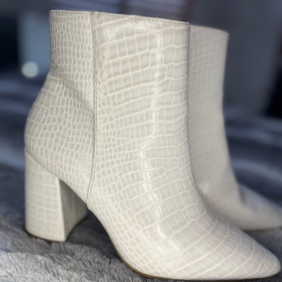 Express | Shoes | Express Faux Snake Shin Leather White Zip Boots With ...